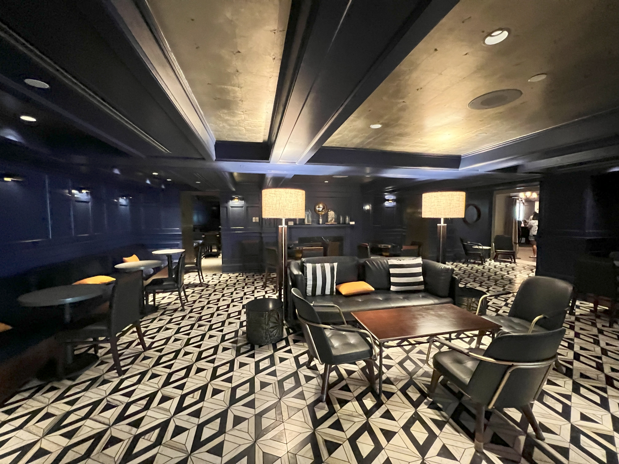Ale & Compass Restaurant and Lounge at Disney’s Yacht Club Resort ...